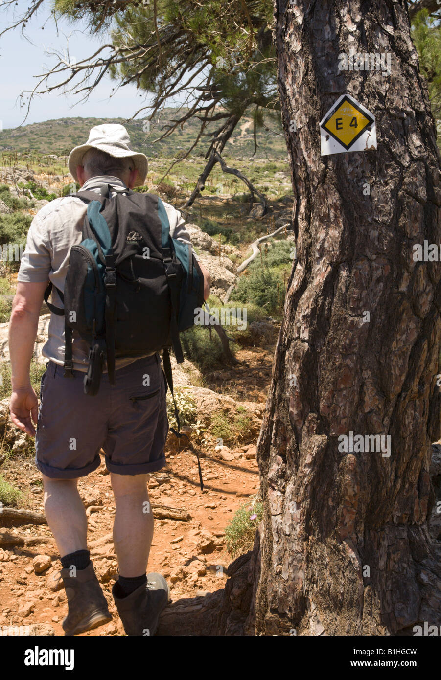 Hiker on the E4 trail between Aghia Roumeli and Loutro Stock Photo - Alamy