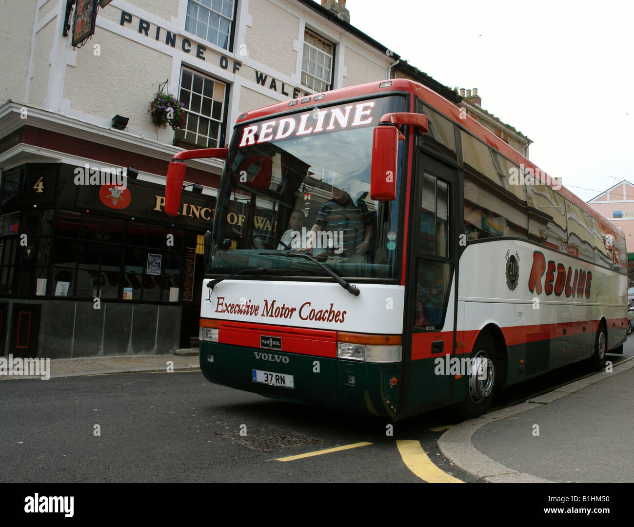 Strand bus stop hi-res stock photography and images - Alamy