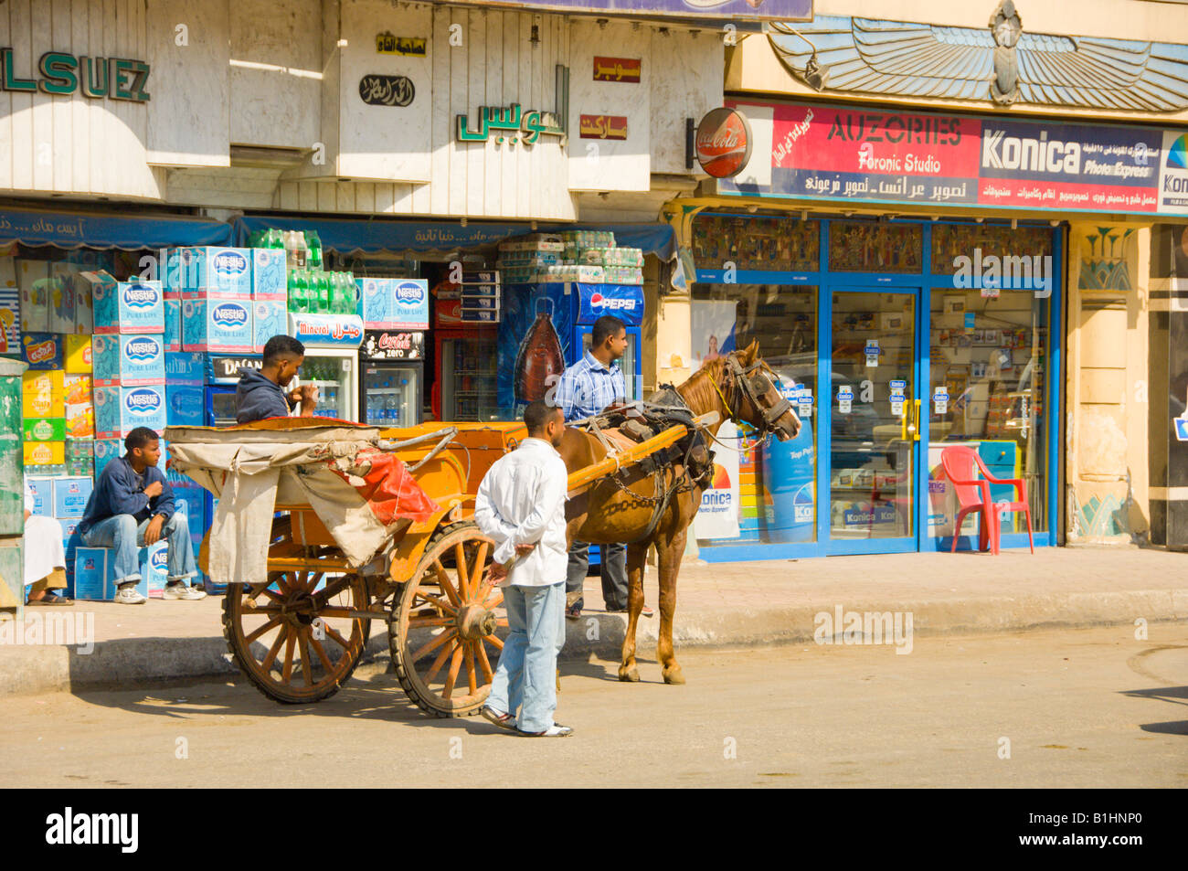 Shops in giza hi-res stock photography and images - Alamy