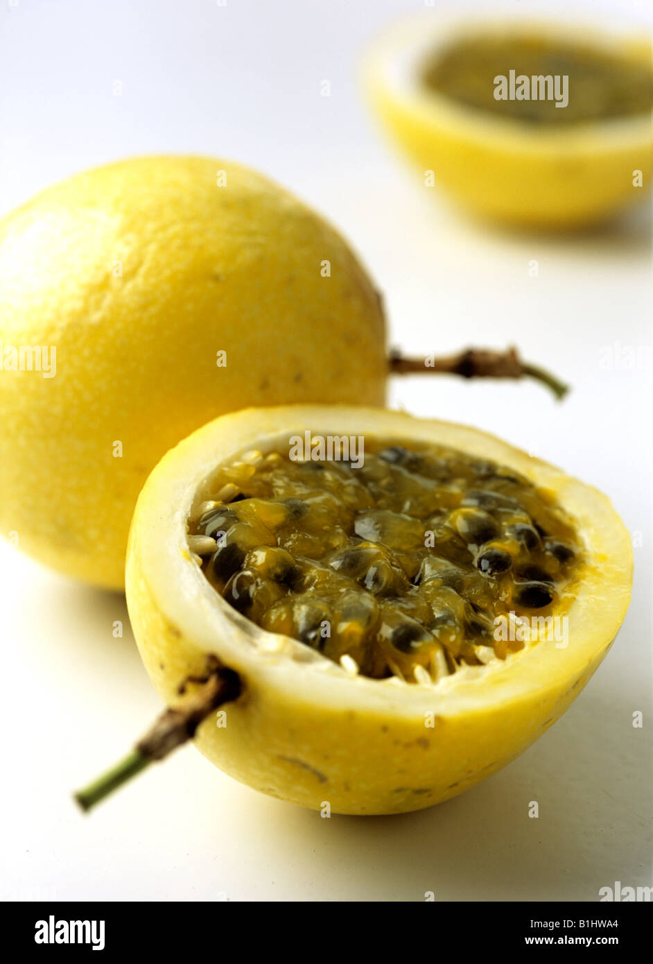 Passion fruit (Passiflora edulis f. flavicarpa Stock Photo - Alamy