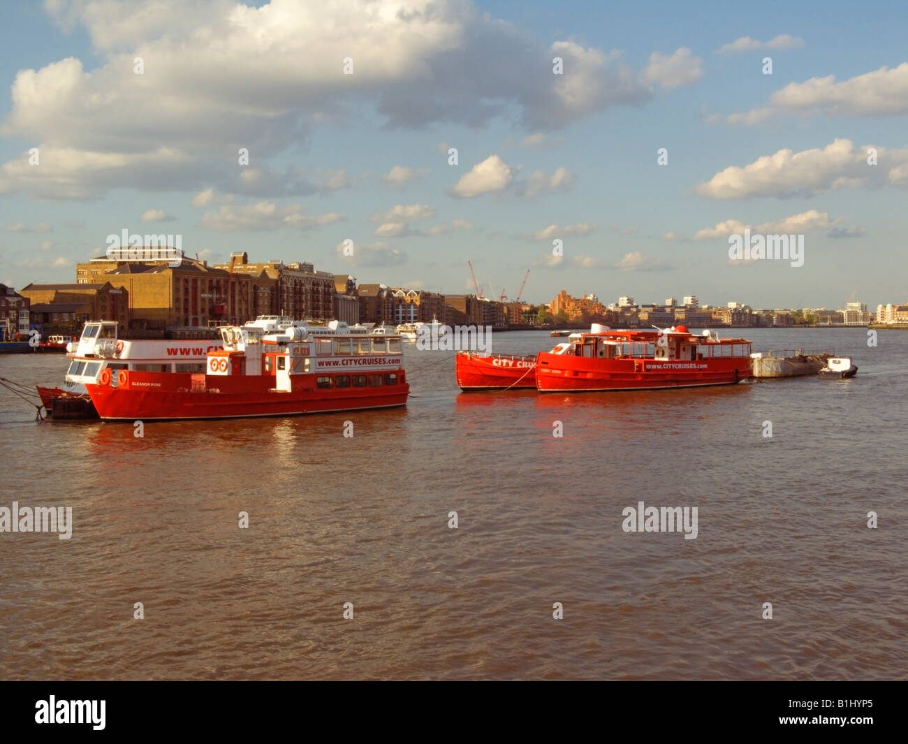 Riverside in wapping hi-res stock photography and images - Alamy