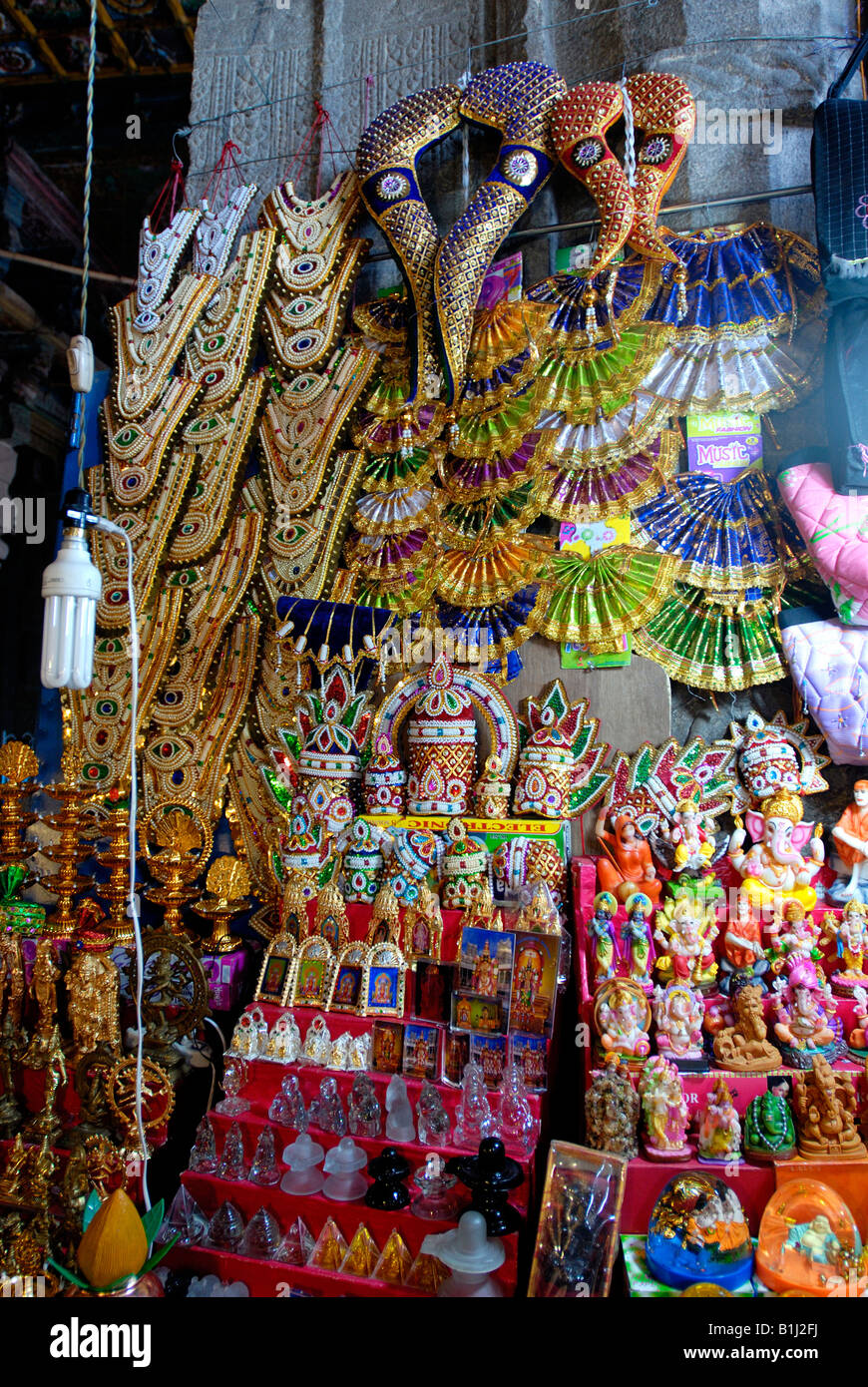 Market stall in the corridor of a temple, Sri Meenakshi Hindu Temple ...