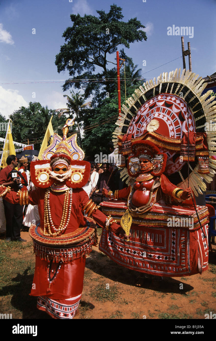 Artists performing theyyam dance hi-res stock photography and images ...
