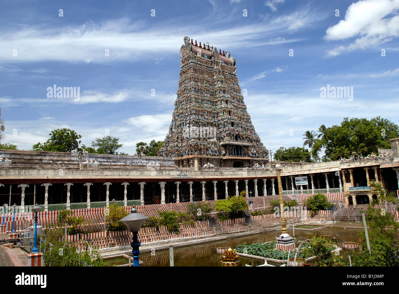 Pond in front of a temple, Golden Lotus Tank, Sri Meenakshi Hindu ...