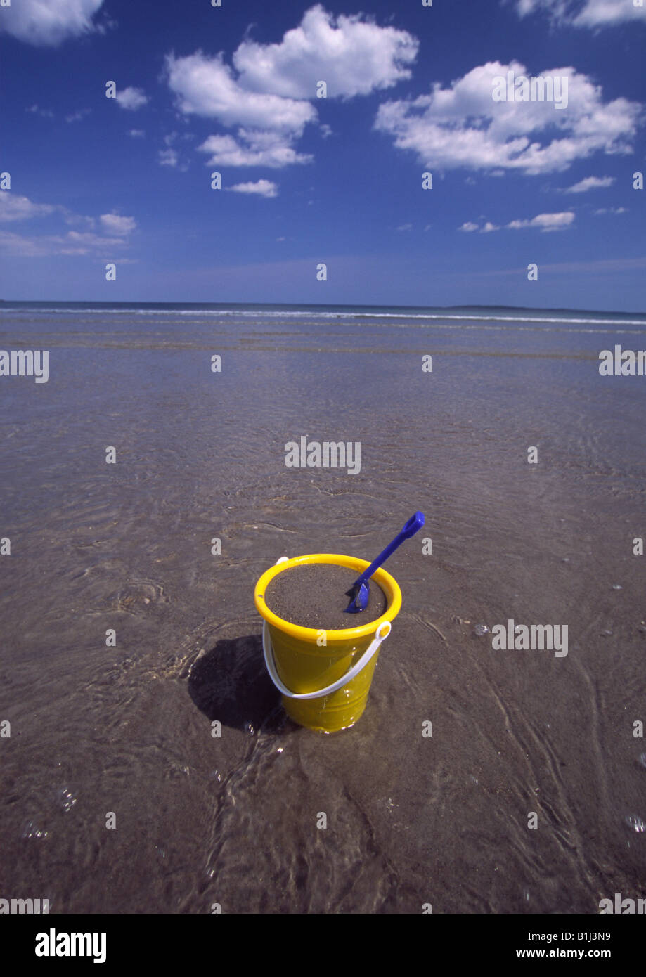 Sand pail and shovel hi-res stock photography and images - Alamy