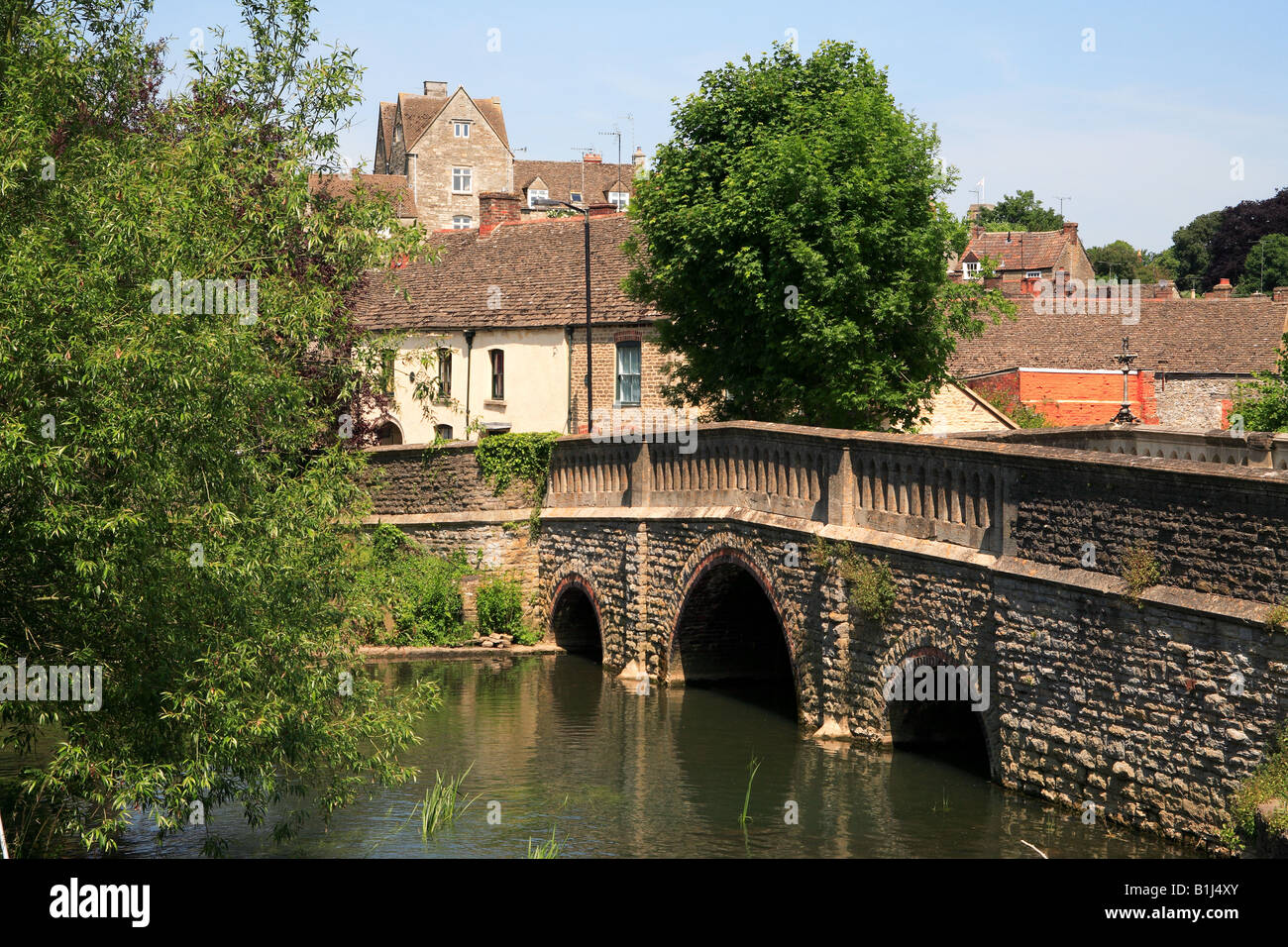 Town Bridge over Avon River in Malmesbury The Cotswolds England Stock ...