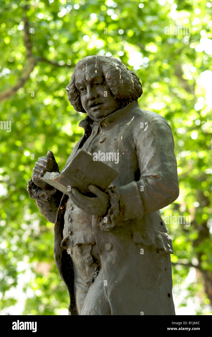 Dr samuel johnson statue hi-res stock photography and images - Alamy