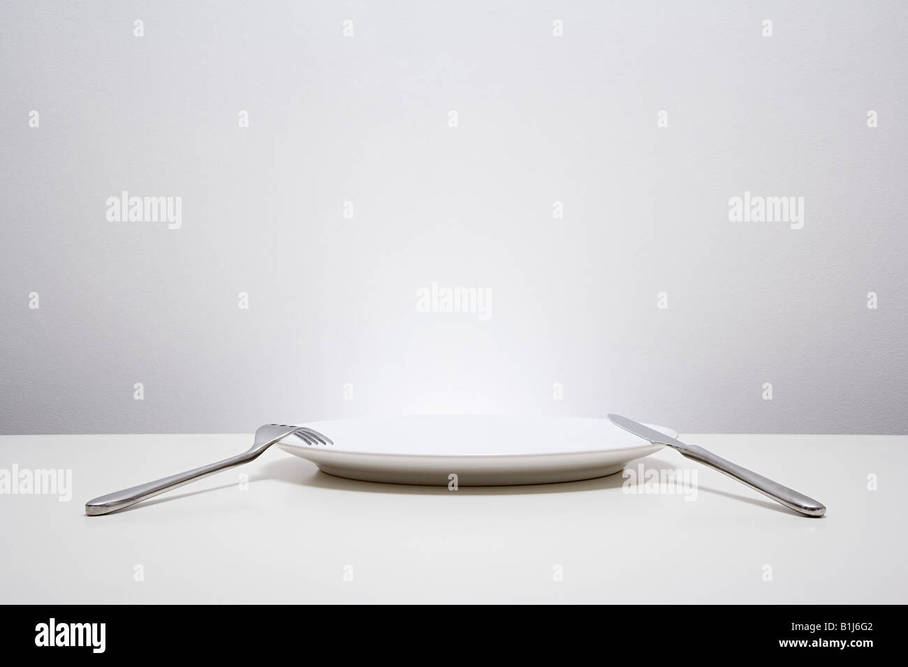 Knife fork and plate Stock Photo - Alamy