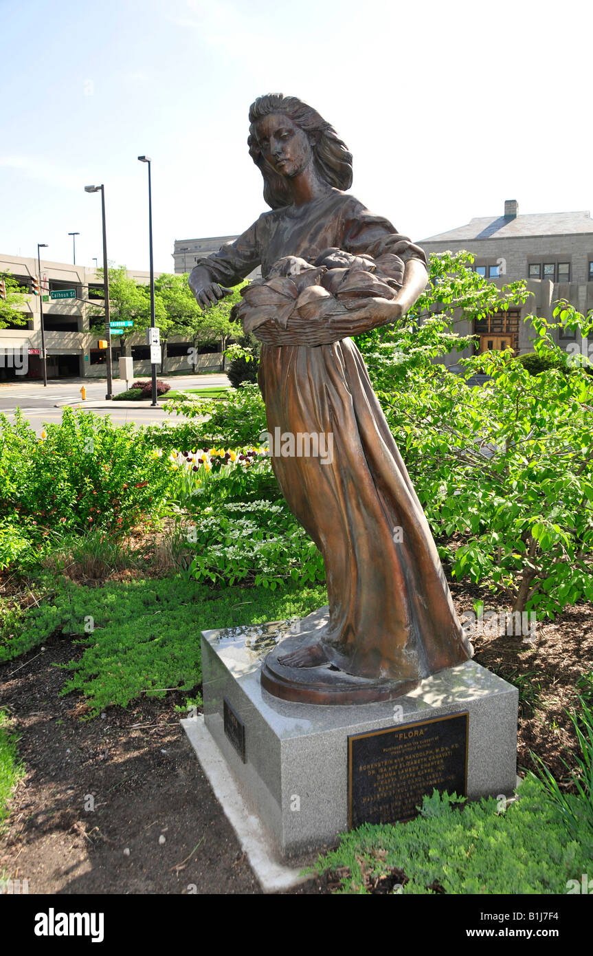 Statue at Foellinger Freimann Botanical Conservatory of Fort Wayne ...