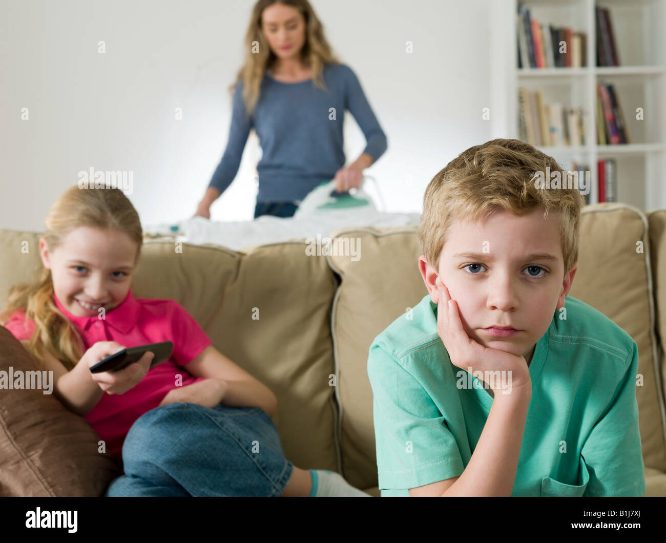 Children watching tv Stock Photo - Alamy