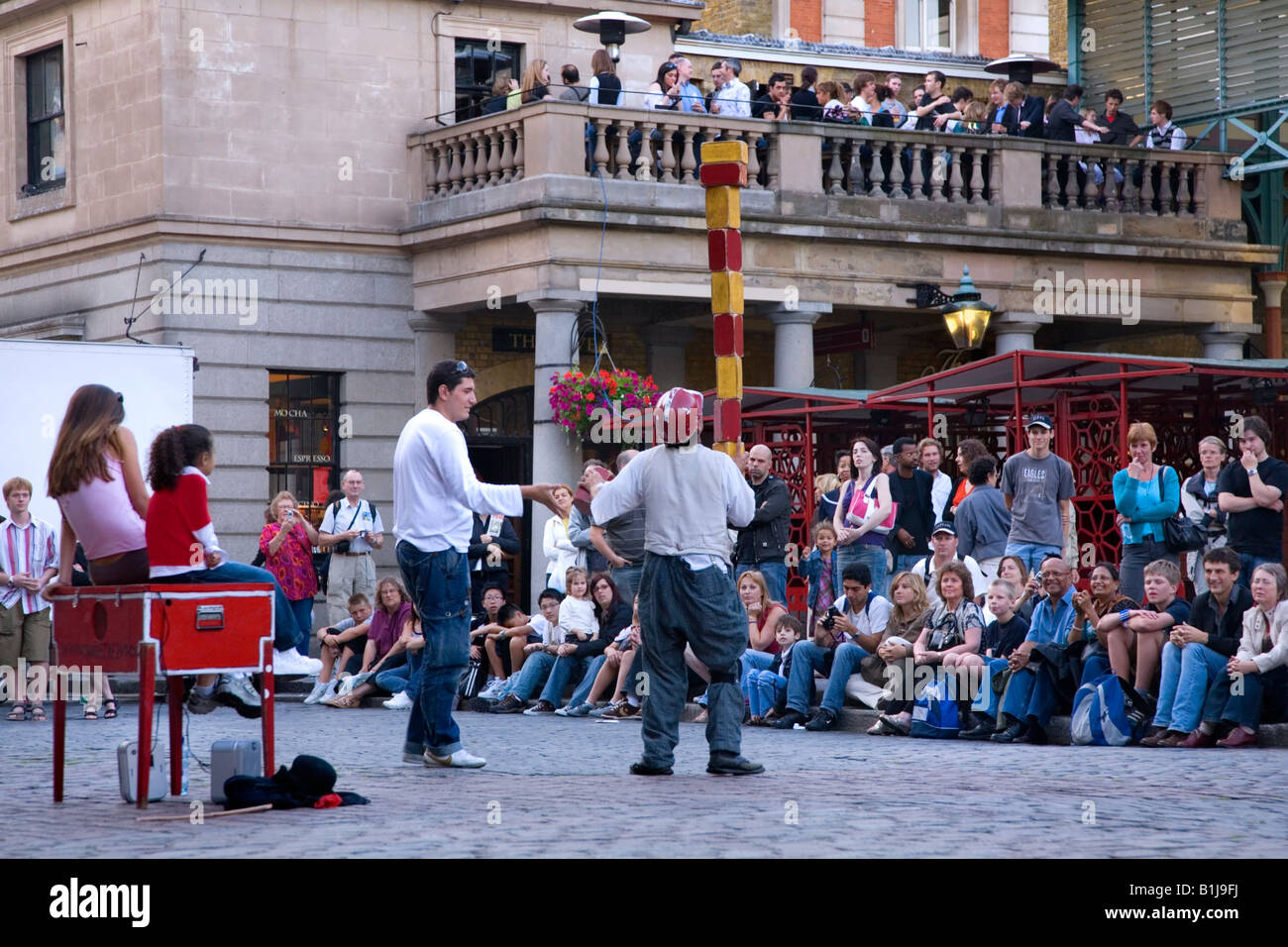 buskers in covent garden Stock Photo - Alamy