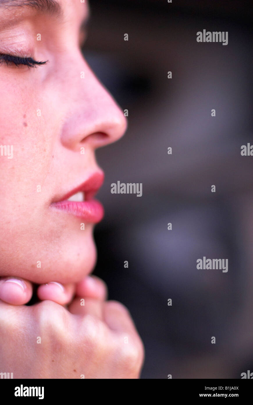 Side face samot at995416 20 30 hi-res stock photography and images - Alamy