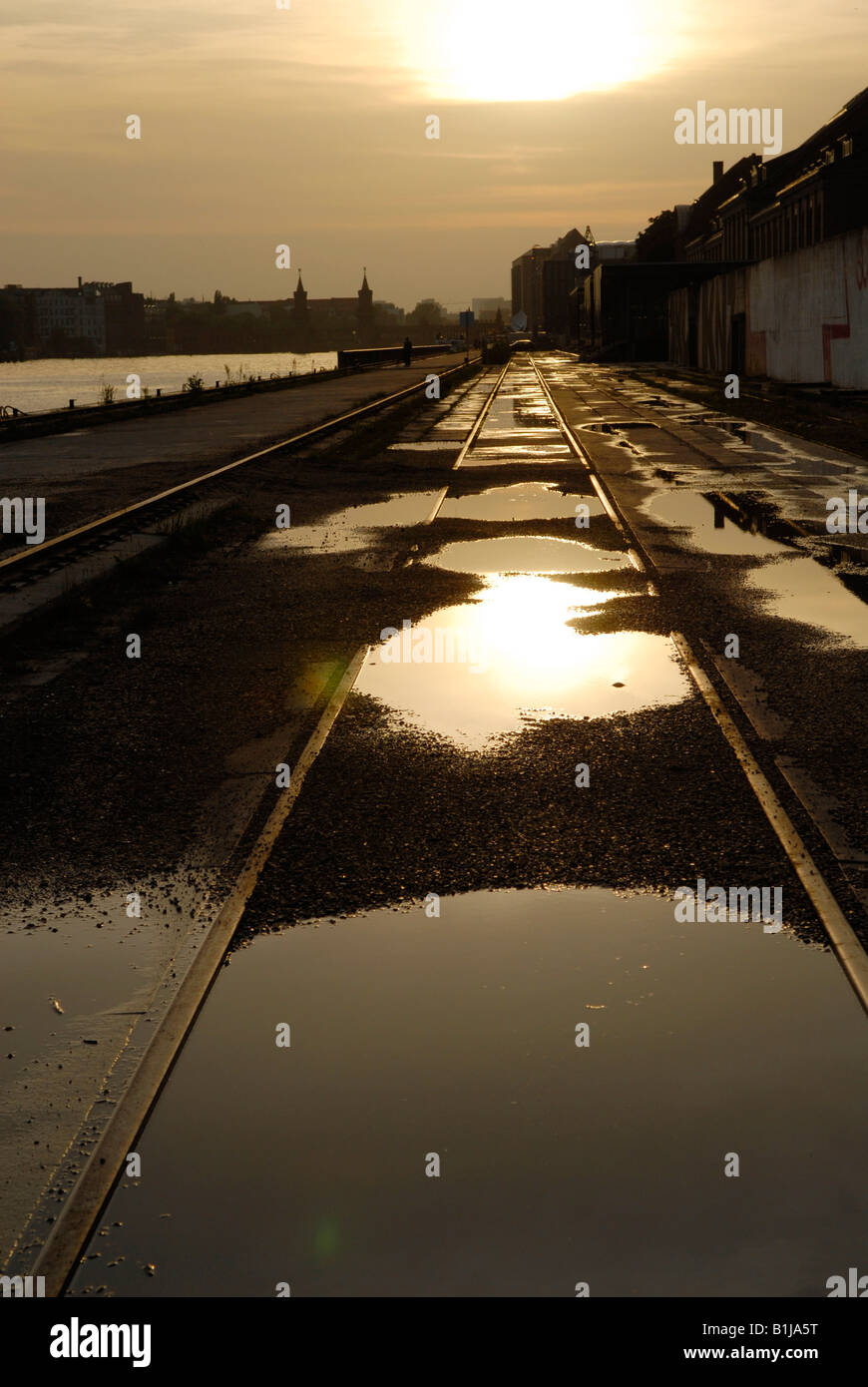 Wet railtracks hi-res stock photography and images - Alamy