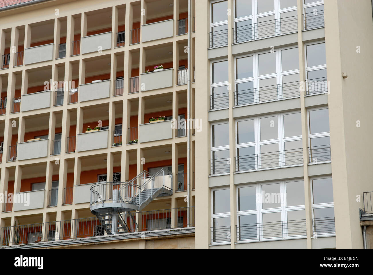 Dull cladding of an apartment building hi-res stock photography and ...