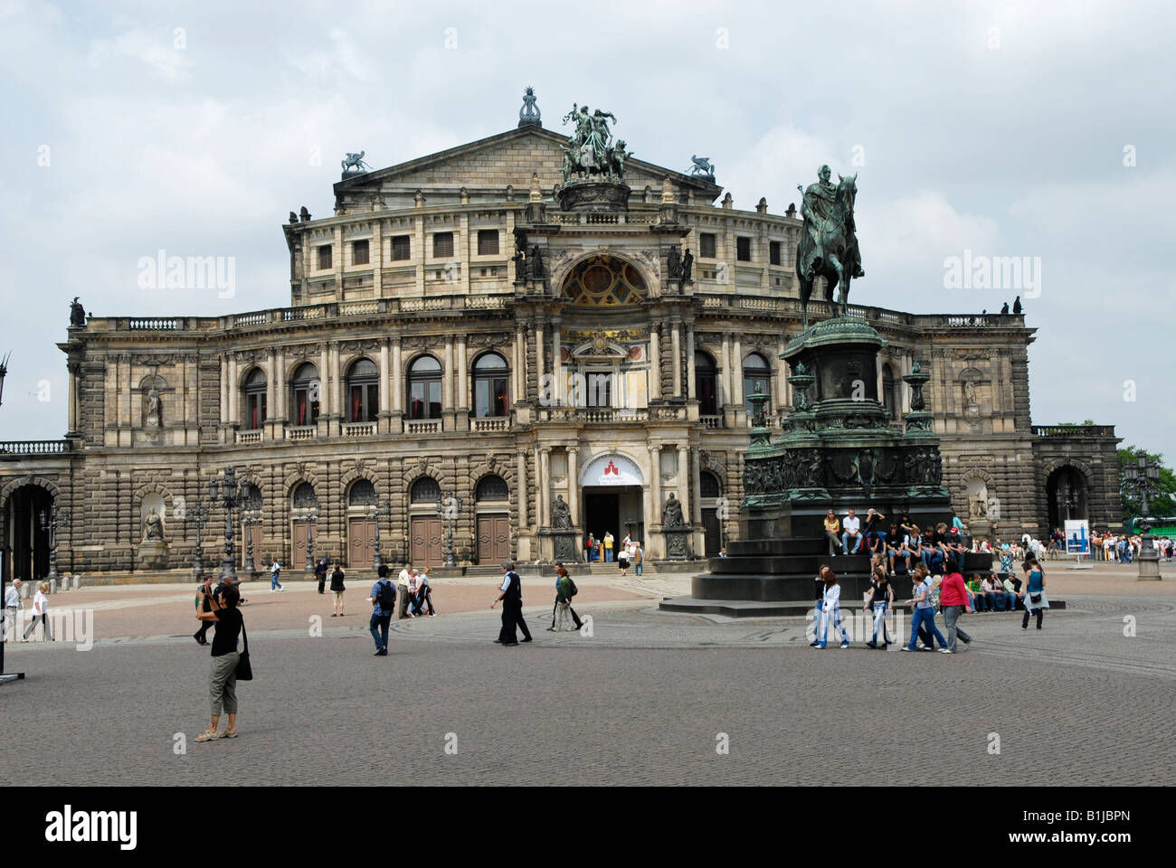 Opera house semperoper hi-res stock photography and images - Alamy