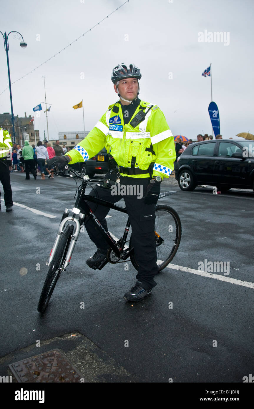Policeman bicycle hi-res stock photography and images - Alamy