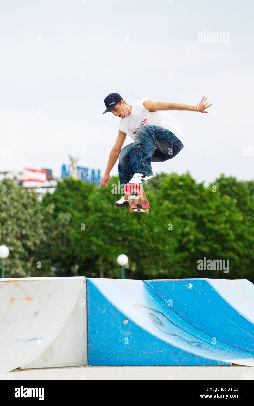 Nonchalant individuals hi-res stock photography and images - Alamy