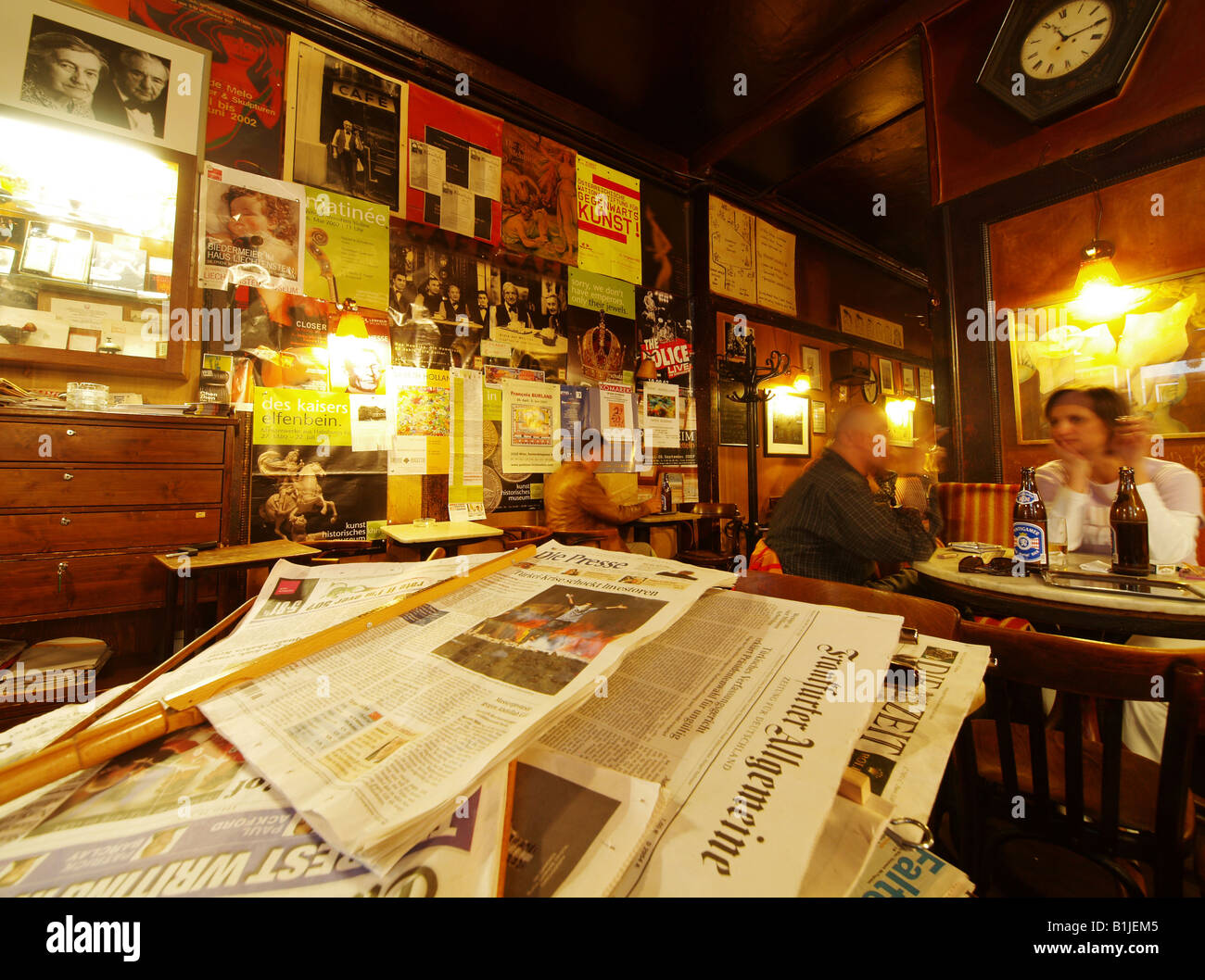 Cafe hawelka vienna newspaper hi-res stock photography and images - Alamy
