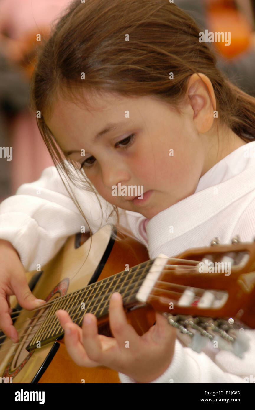 children learning music Stock Photo - Alamy