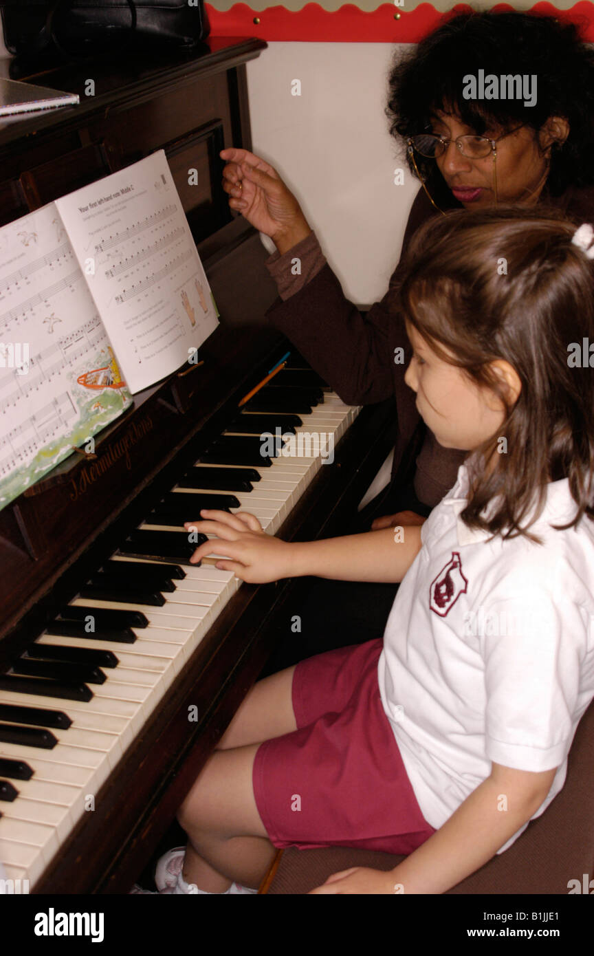 children learning music Stock Photo - Alamy