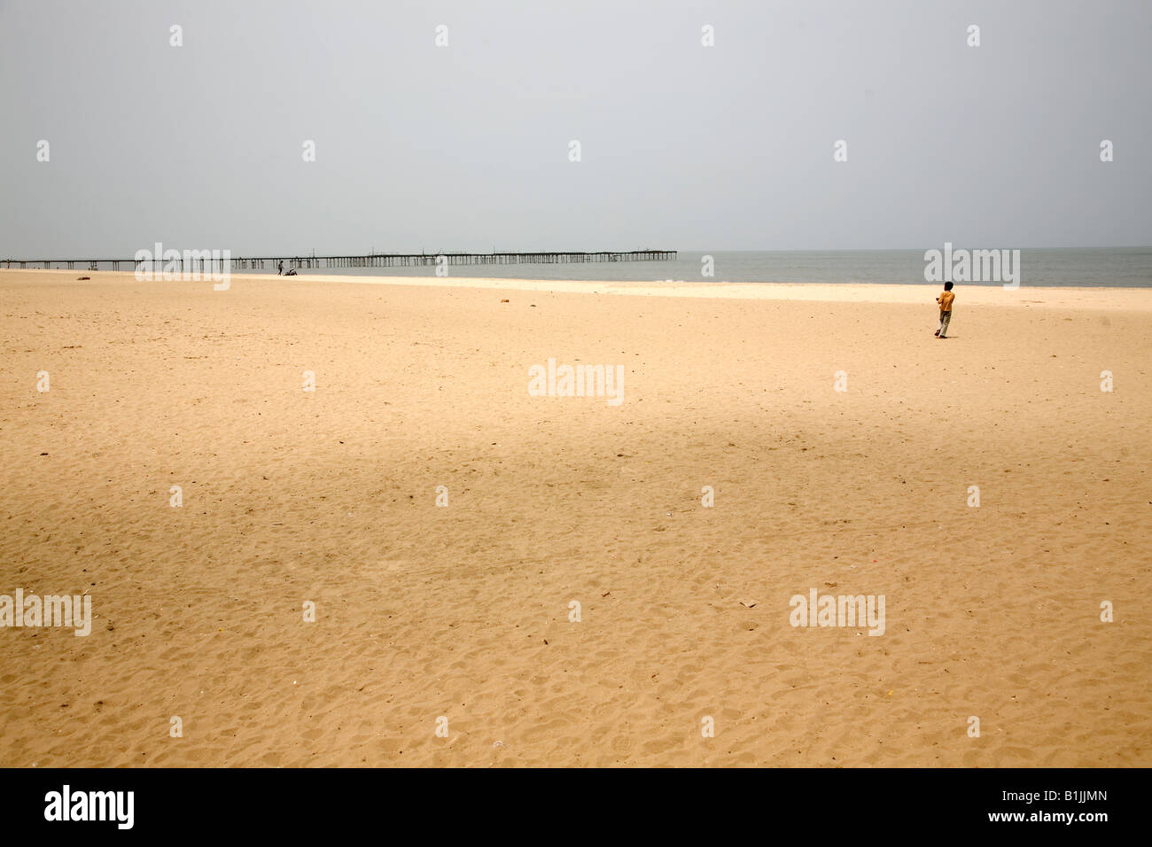 Alappuzha Beach is located next to the popular backwaters of Vembanad ...