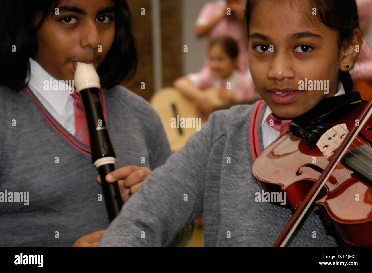 children learning music Stock Photo - Alamy