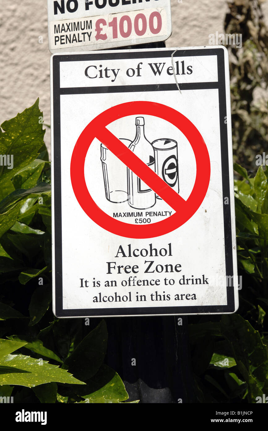 Signpost declaring the area to be an Alcohol Free Zone Stock Photo - Alamy