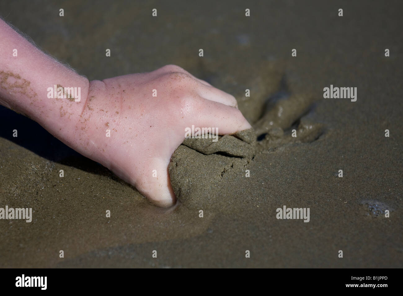 hand grasping sand Stock Photo - Alamy