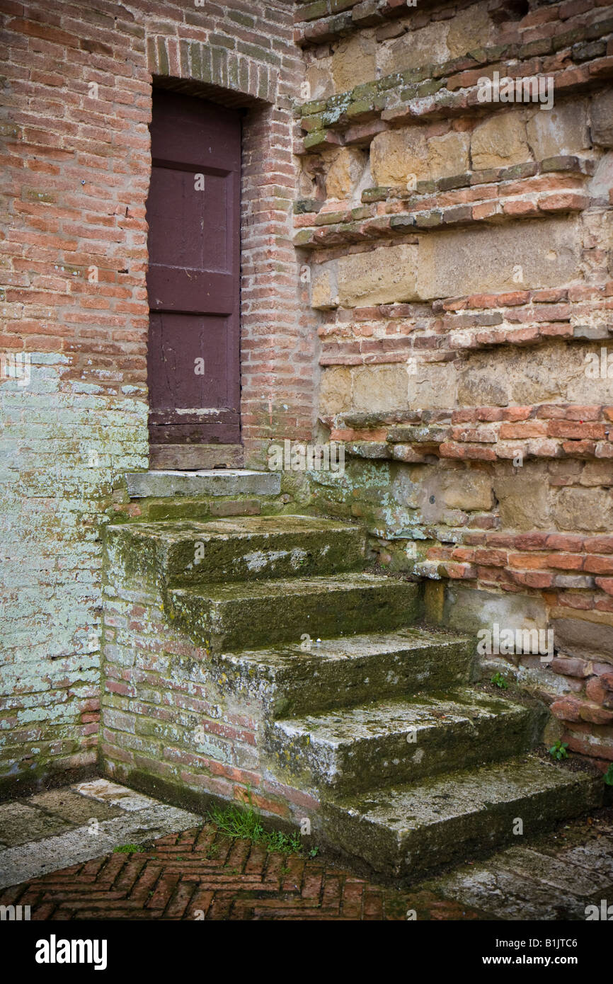 steps to door Stock Photo - Alamy