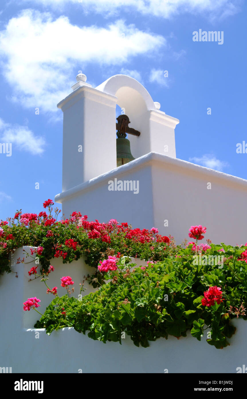 Chapel white hi-res stock photography and images - Alamy