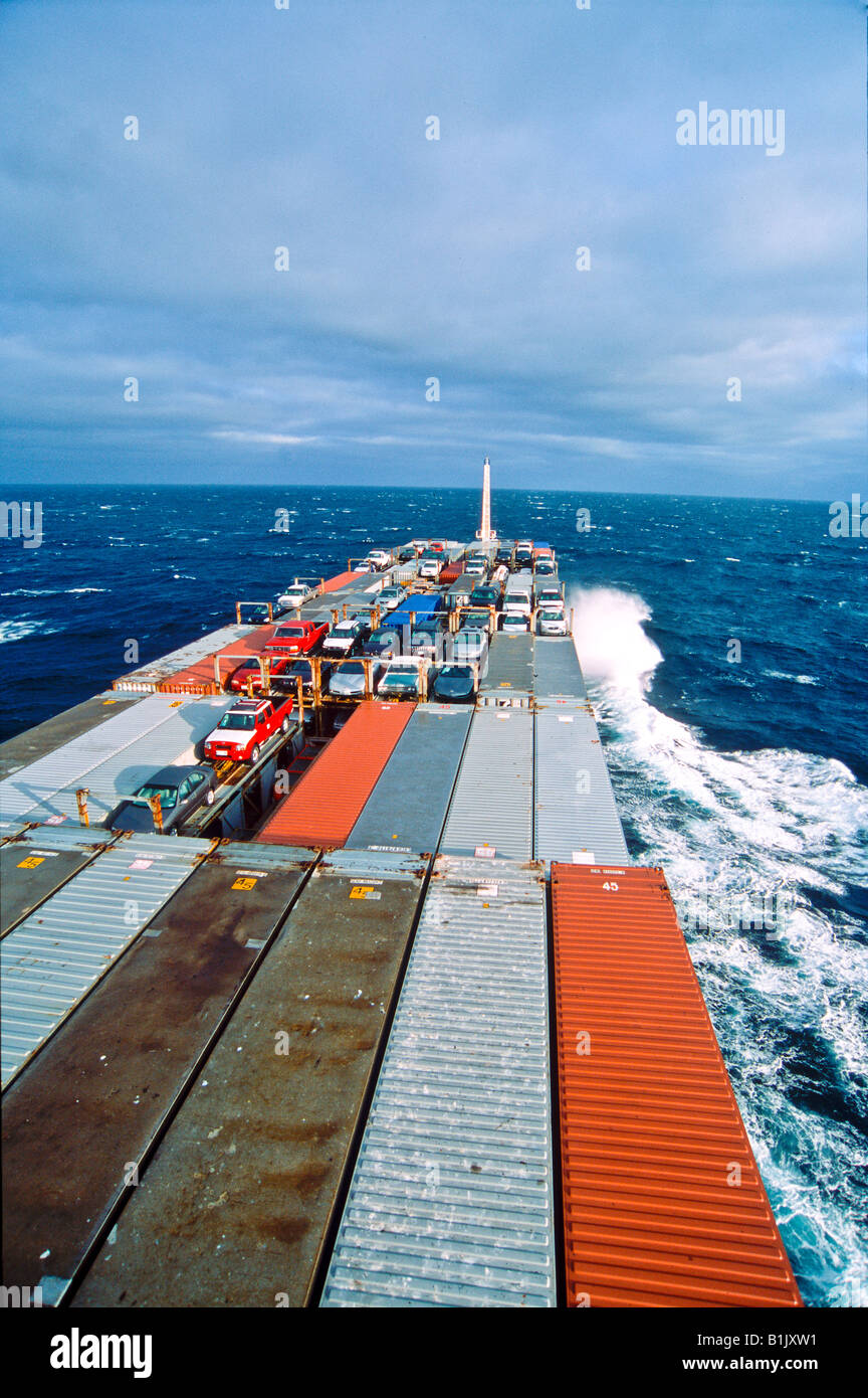 Horizon lines container vessel horizon hi-res stock photography and ...