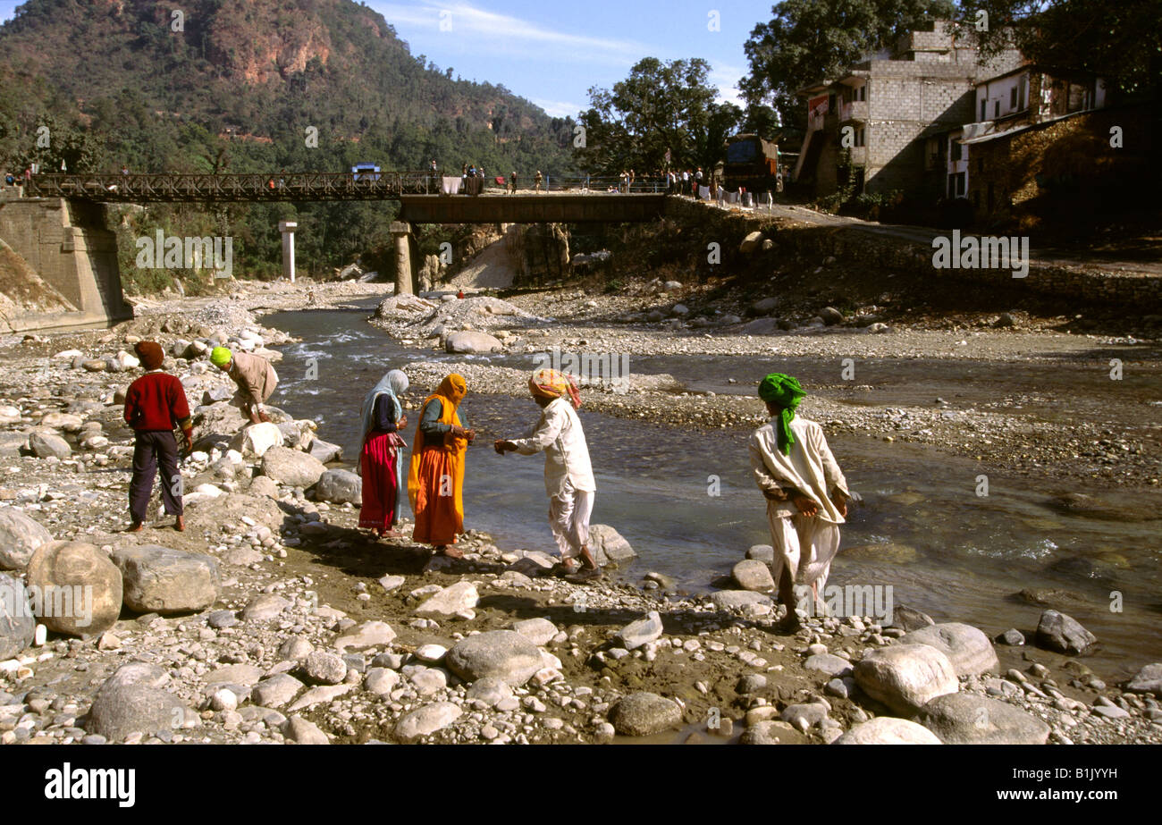 Nepal transport bus passengers washing in Narayani river Stock Photo ...