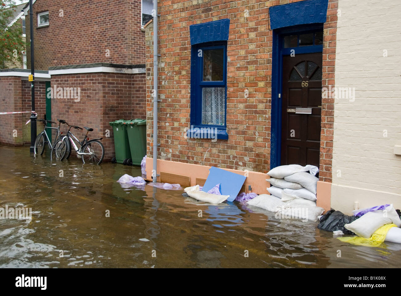 Flooding house hi-res stock photography and images - Alamy