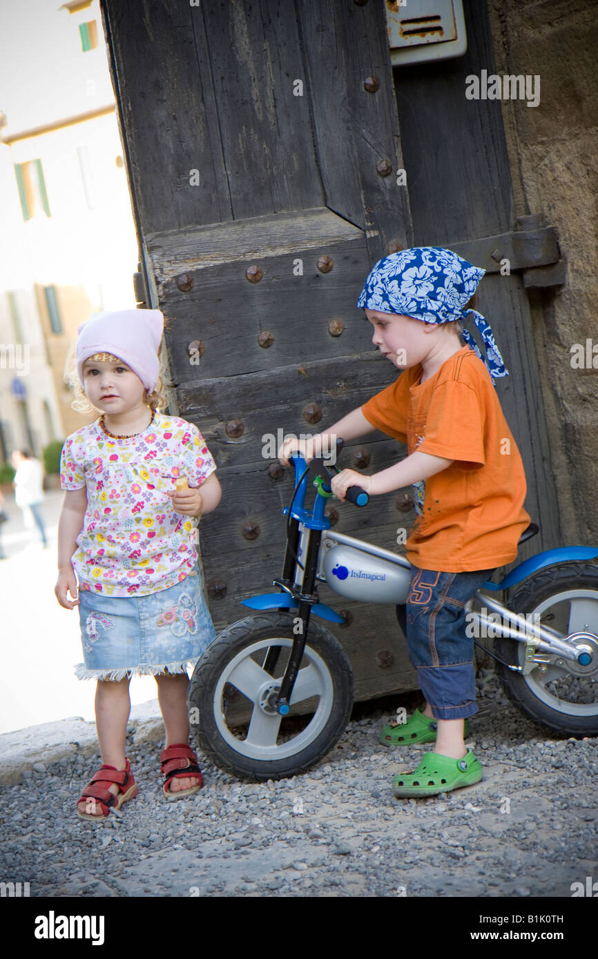 two children playing Stock Photo - Alamy