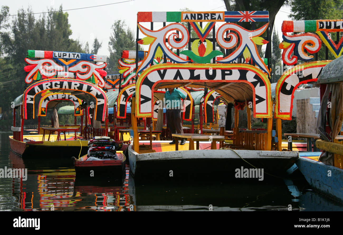 Mexico boats canals floating gardens hi-res stock photography and ...