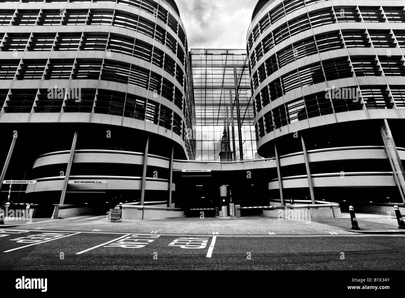 London parking hi-res stock photography and images - Alamy