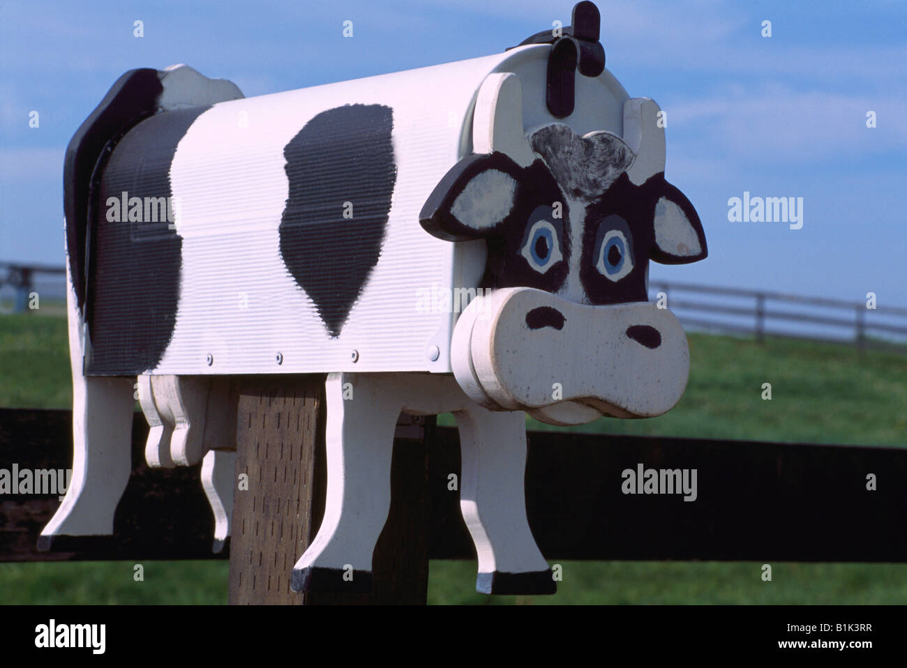 Cow mailbox hi-res stock photography and images - Alamy