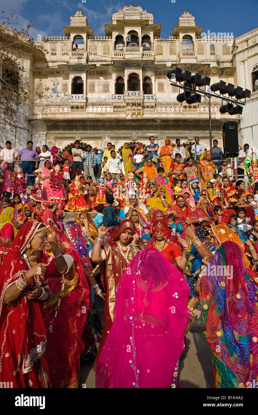 Rajasthani women at the GANGUR FESTIVAL also known as the MEWAR ...