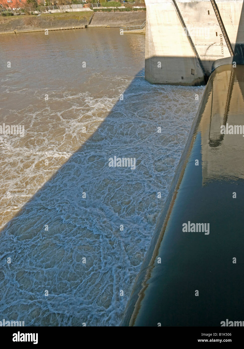 Barrage sluice in river main hi-res stock photography and images - Alamy