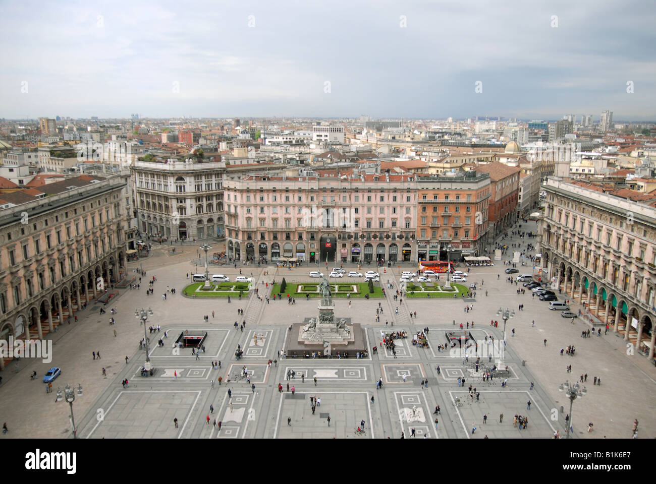 Milano duomo panorama hi-res stock photography and images - Alamy