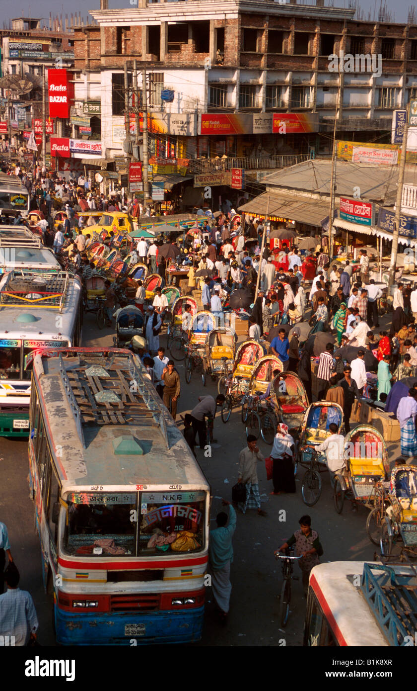 Bangladesh crowded bus dhaka hi-res stock photography and images - Alamy