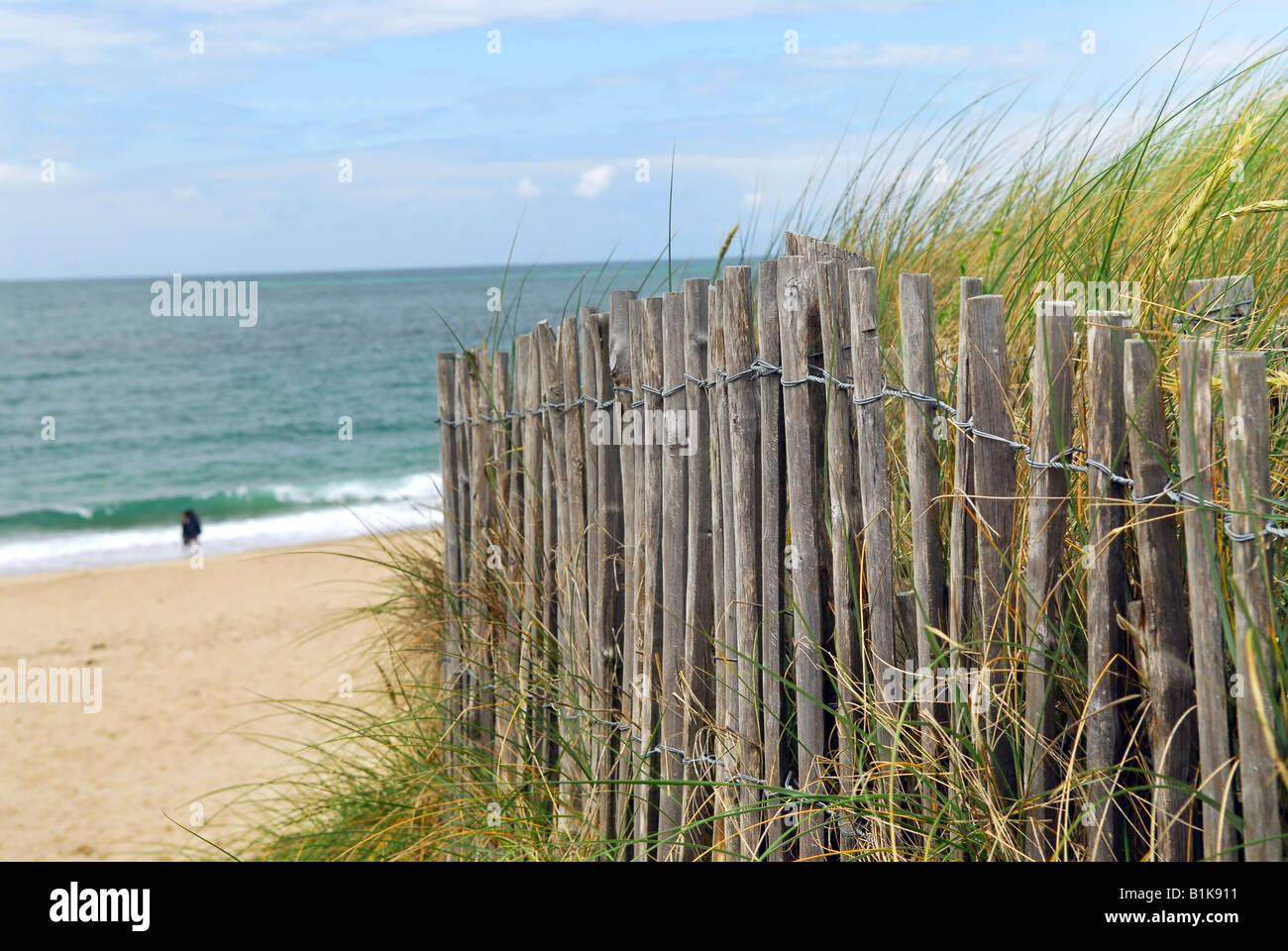 Ocean with sandy beach and wooden fence Stock Photo - Alamy