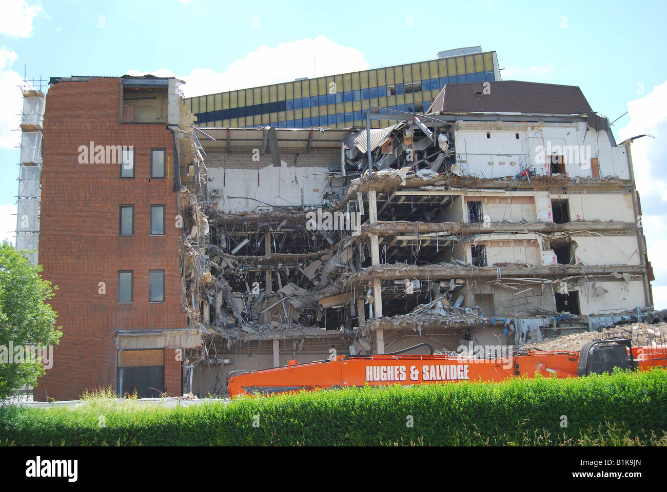 Demolition machinery hi-res stock photography and images - Alamy