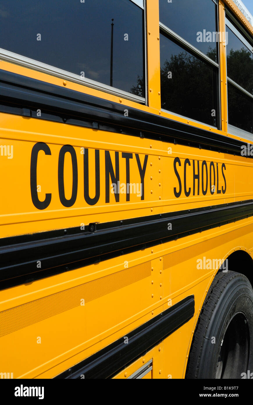 Side school bus hi-res stock photography and images - Alamy
