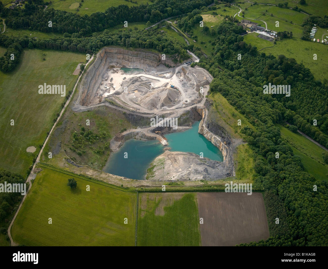 Derbyshire quarry hi-res stock photography and images - Alamy