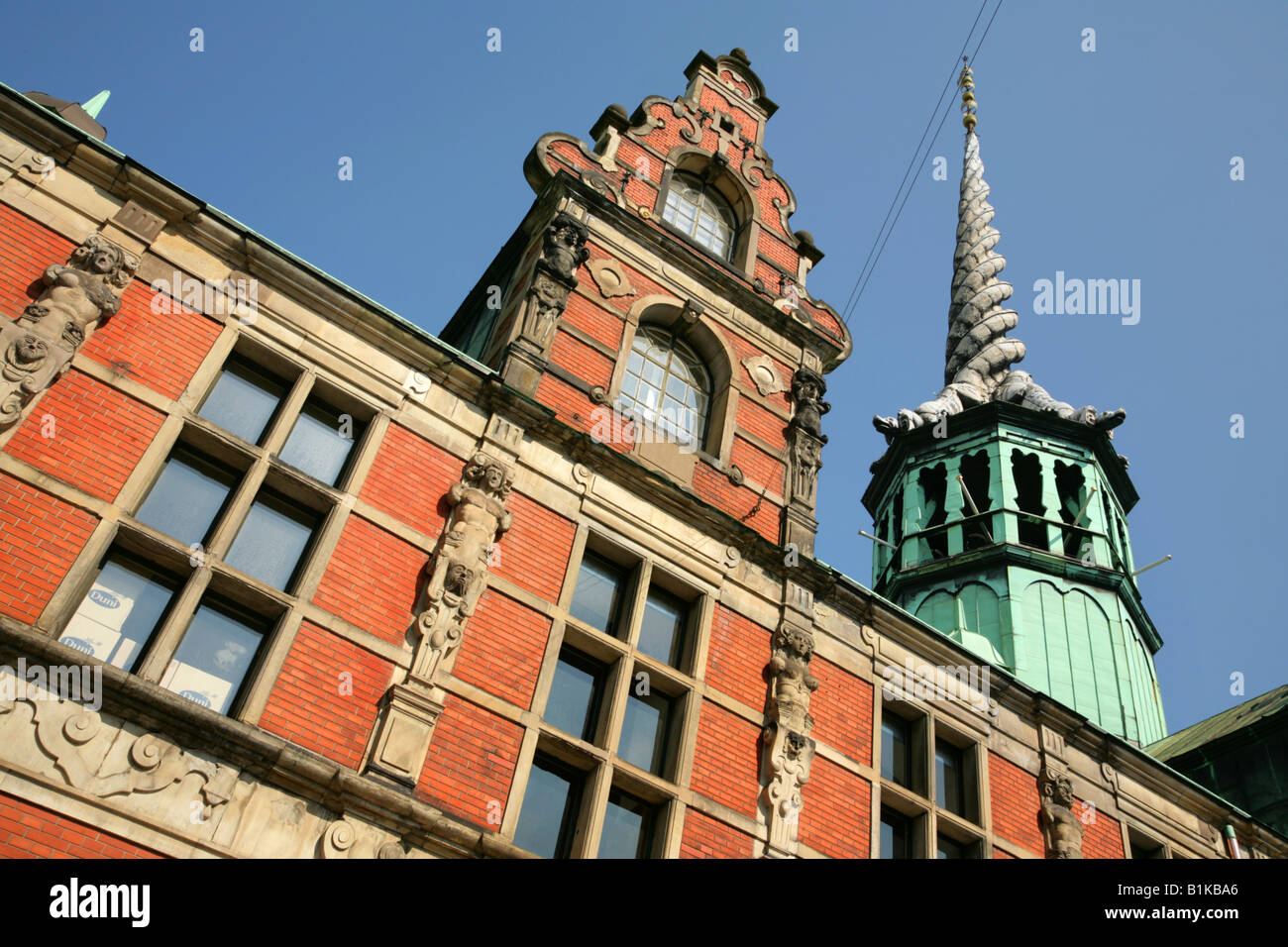 Entwined dragons hi-res stock photography and images - Alamy