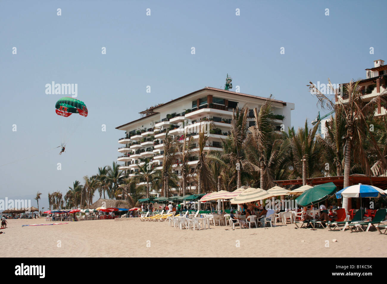 Olas altas puerto vallarta hi-res stock photography and images - Alamy