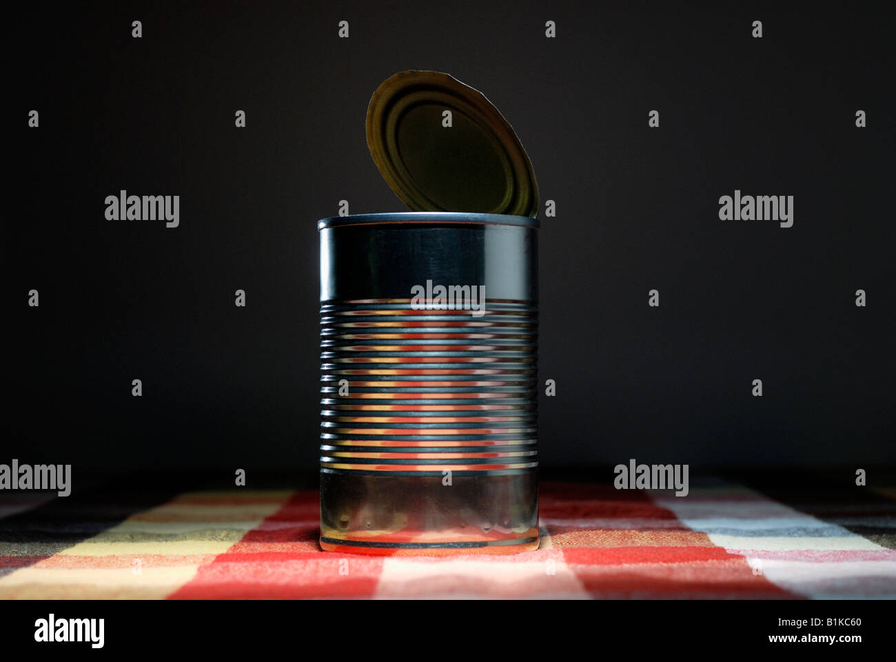 An empty can on the dinner table Stock Photo - Alamy