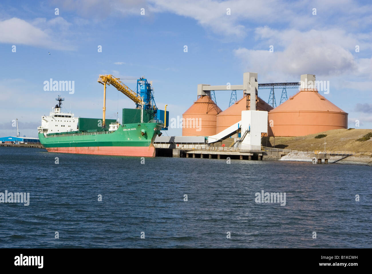 A suction unloader in action unloading a boat at the Alcan Aluminium ...