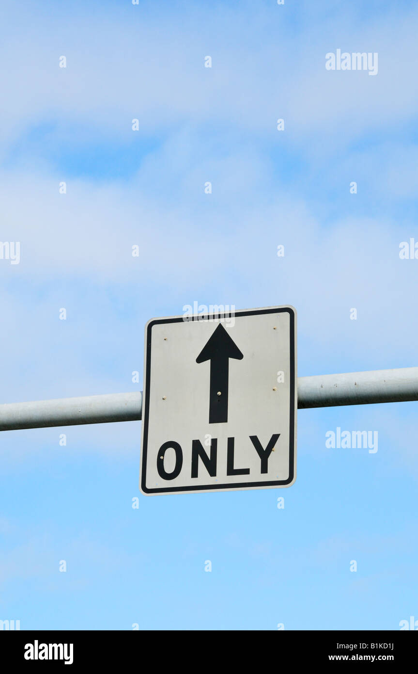 Straight arrow sign hi-res stock photography and images - Alamy